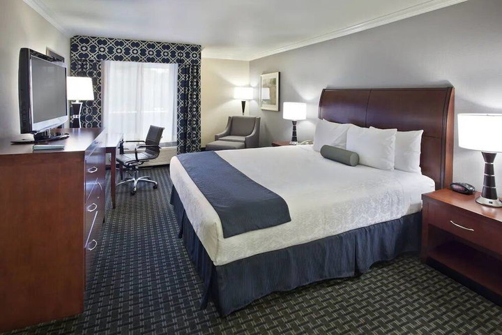 Sun And Surf: King Bed Room Doheny State Beach (0.5mi) | Free Hot Breakfast - Dana Point, CA