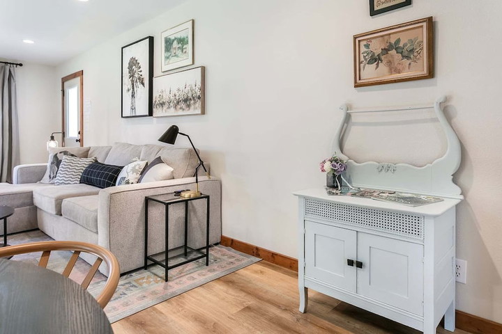 Bell St. Bungalow | Hot Tub, Fire-pit, Washer/dryer - Fredericksburg, TX