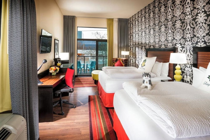 Charming Junior Suite With Two Queen Beds Near Seattle Center - Seattle, WA