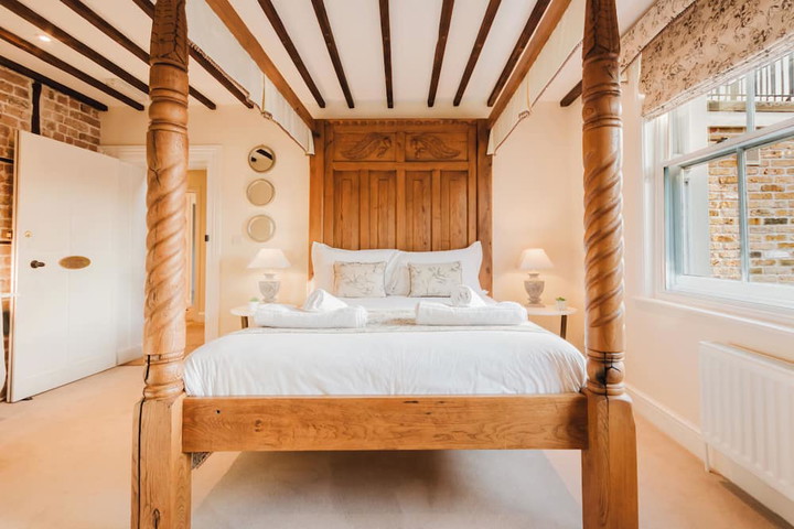 Experience Boutique Comfort Above The Powell Pub In Birchington. Stylish En-suite Rooms, Luxury Touches, And A Vibrant Pub Belowperfect For Business, Couples, Or Families. Book Your Coastal Escape Today! - Birchington