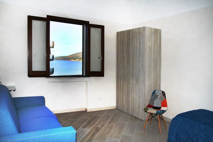 Casa Lucia Is A Recently Renovated Apartment Located In The Marina Area Of Santo Stefano Di Camastra, The Coastal Village Known For Its Artistic Ceramics. The Location Is Ideal: Just A Few Steps From The Beach, The Small Port, And The Train Station, Wit - Santo Stefano di Camastra