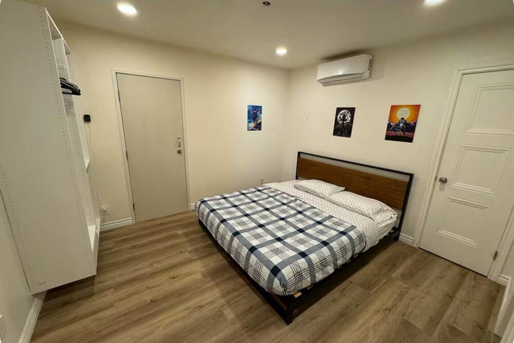 Open Concept Modern Home: About 20 Minutes Or Less To Disney,malls, Beaches, Etc - Santa Ana, CA