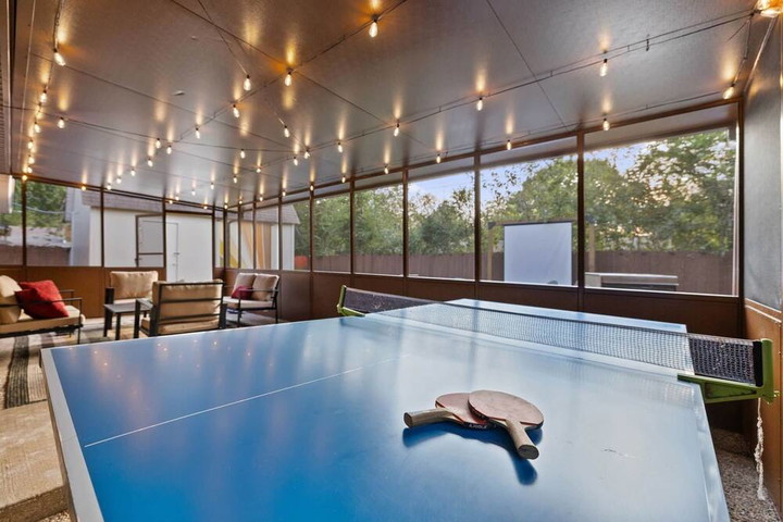Evergreen - Hot Tub | Firepit | Cinema | By Unt - Denton, TX