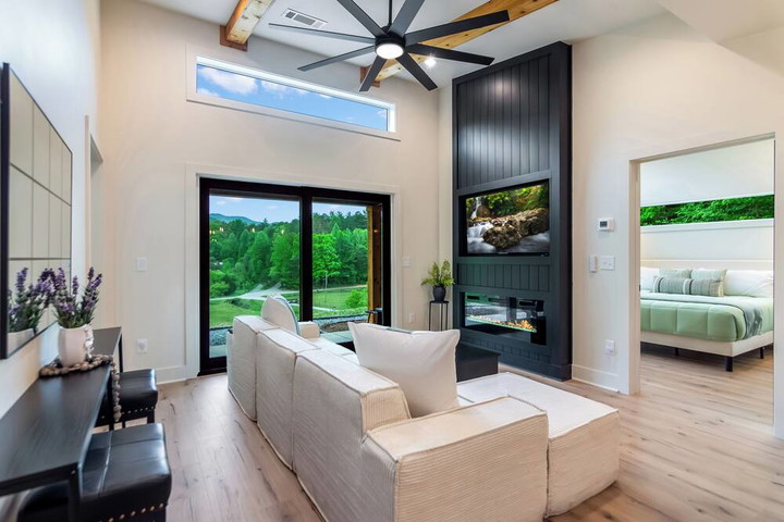 Brand New Luxe Modern Cabin: Views, Hot Tub, Creek - Ellijay