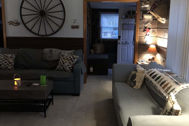 Dog Friendly Cozy Red Cottage Near Lakes And Trails - Michigan