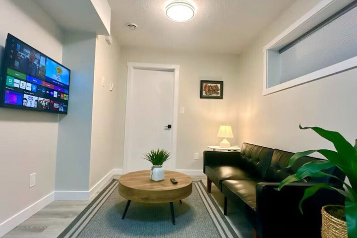 Cozy Guest House In The Greens, Regina. Newly Finished 1-bed Basement Suite. - Regina