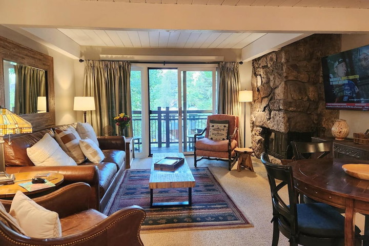Piso Superior De Una Habitación Con Vista. - Aspen