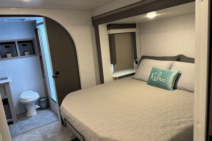 Across The Street From Owa. Camper Rental Close To Area Beaches! - Foley, AL