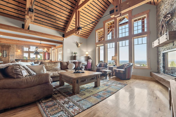 Panoramic Cascade Views From A Sprawling Residence In Brasada Ranch - Prineville, OR