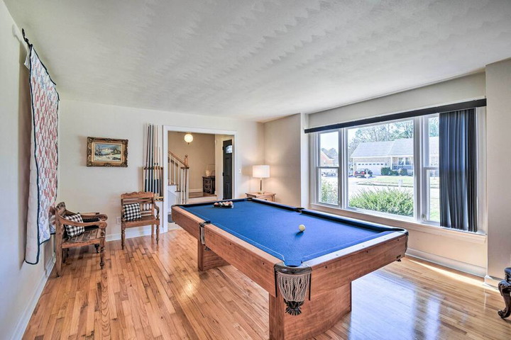 Spacious Chesapeake Home W/ Pool Table! - Chesapeake, VA