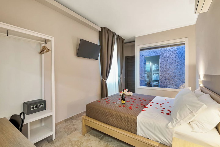 Toc Toc - Room 15 - Relax Shower.at 650m From Central Station,900m From Downtown - La Spezia