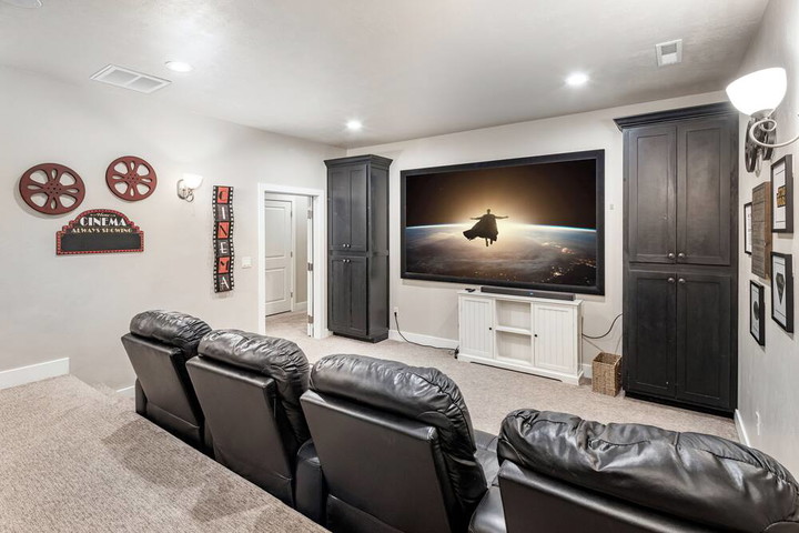Paradise Village 16: Sleeps 30, Private Theater And 20 Person Hot Tub, Resort Water Park - Utah