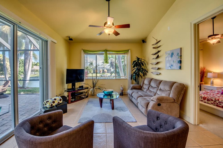Breezy Palm, Family Friendly Home On The Water-heated Elec Pool-spa, Wifi - Cape Coral, FL