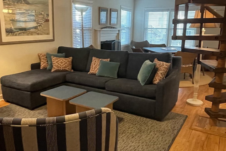 Classic 1940's Beach House Just Steps Away From The Beach! - ライツビル・ビーチ, NC