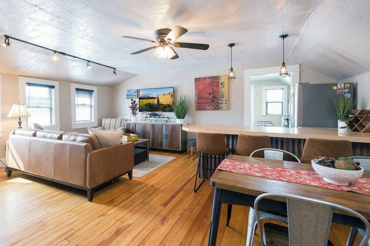 The Loft On Humphreys: A Charming 2 Br Apartment In Downtown Flagstaff With A/c - Flagstaff