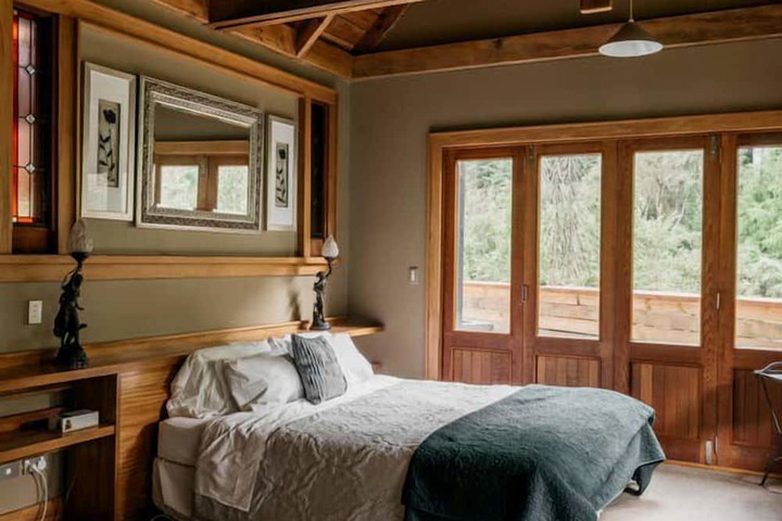 Unique Off-grid Little River Accommodation Ideal For A South Island Getaway On The Banks Peninsula - South Island