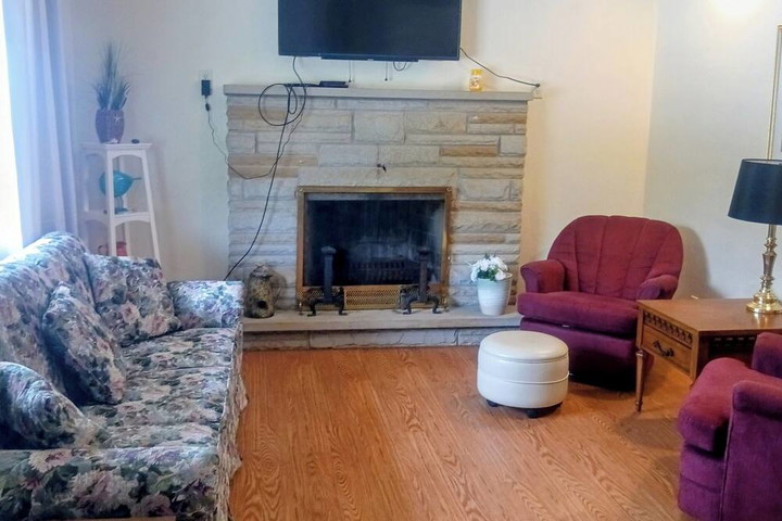 "Shore To Please" Unit 2; Apartment On The Lake - Geneva, OH