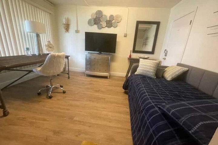 Beautiful Waterfront View Property. Only 5 Minutes From The Beaches! - Clearwater, FL