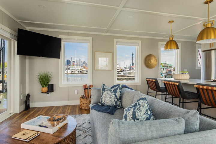 Flohom 16 Luxe Houseboat With Manhattan Skyline Views - Brooklyn, NY