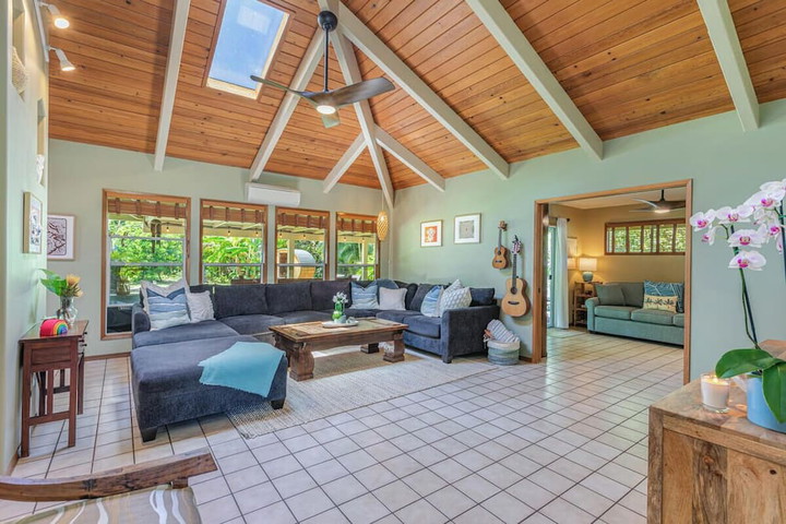 Relaxation Bungalow With Hot Tub, Sauna, Lush Garden, And Pristine Island Living - Kauai, HI