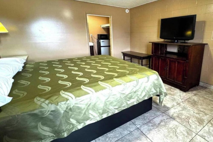 King Bed Non-smoking - Arkansas