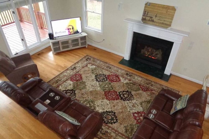 Beautiful 3 Bedroom, 2 Bath Log Home With Sandy Beach & Expansive Lake Views!! - Lake Gaston