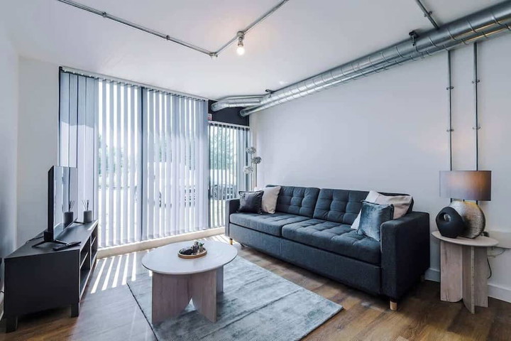 Modern Studio Apartment With Sofa Bed Near M6 J21 - Warrington