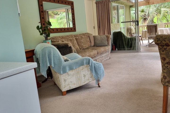 "Palm Haven' Swanson, Peaceful Semi-rural Lifestyle Living. - Auckland