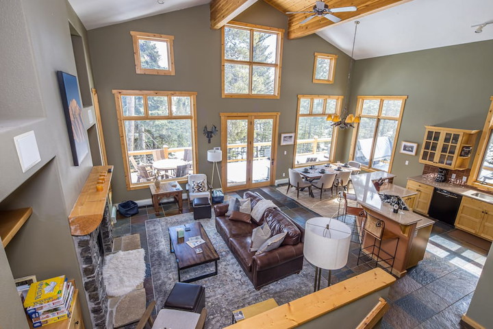 Stunning Antler Ridge Home! Private Hot Tub, Sauna, 5 Min. To Resort! - Big Sky, MT