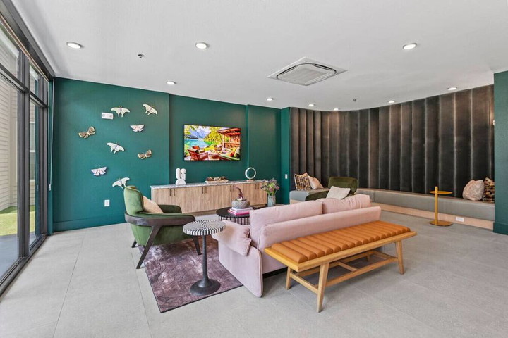 Cozy Arts District Stay | Gym + Games + Yoga - Dallas, TX