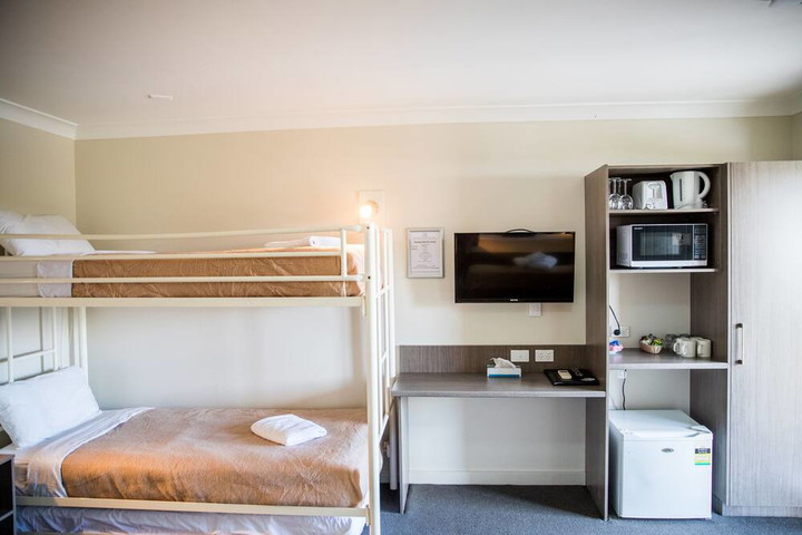Lilac City Motor Inn 1 Room Family 26 - Goulburn