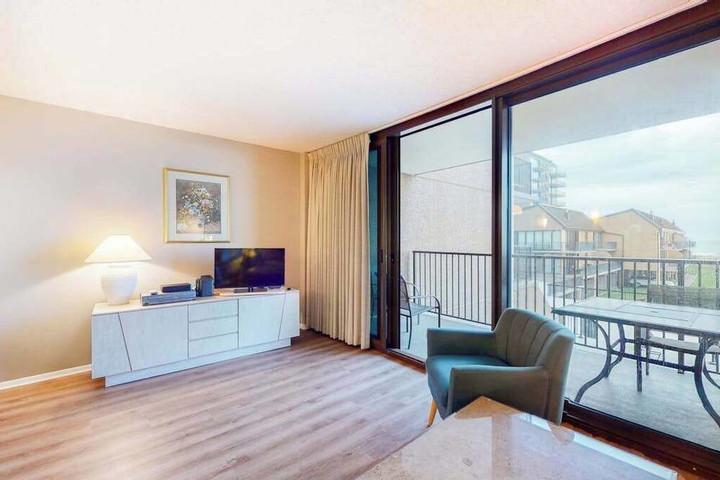 Sea Colony Ocean 2nd Floor Condo W/ Shared Sauna, Tennis Court, And Elevator - Bethany Beach, DE