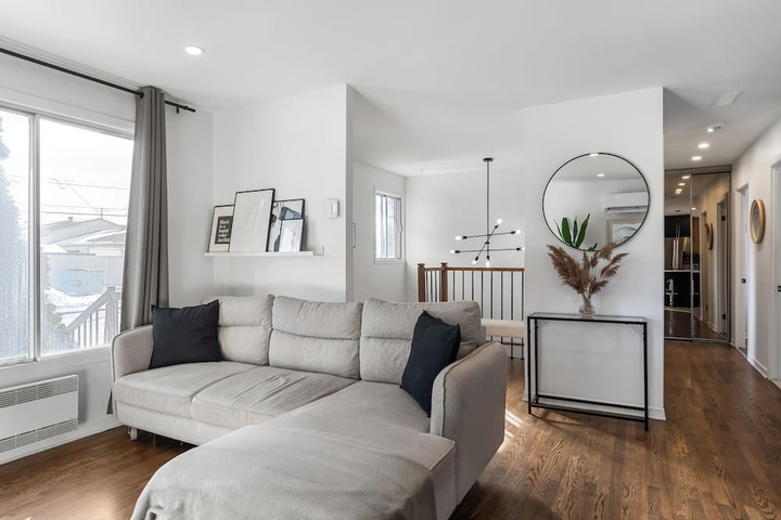 Beautiful And Renovated House Near Montreal And Next To Everything You Need - Longueuil