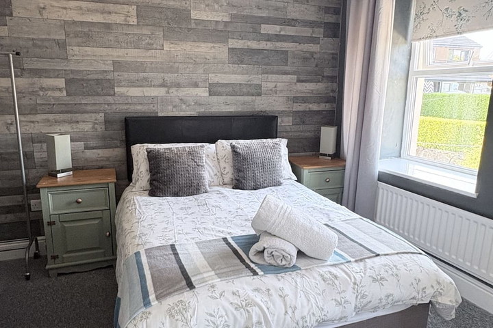 The Hideaway | Boutique Double Room | No Pets - Caernarfon