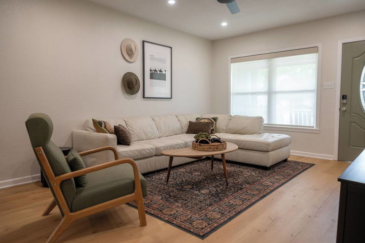 Charming 2-bedroom 2-bath House Close To Texas State University And The River - San Marcos, TX