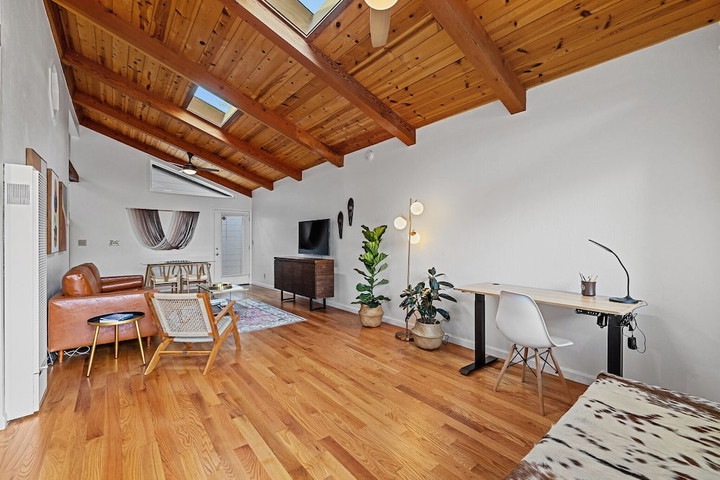 Designer Retreat Home Near Stanford! Luxury, Gym, Peloton, Office,backyard,bbq - Menlo Park, CA