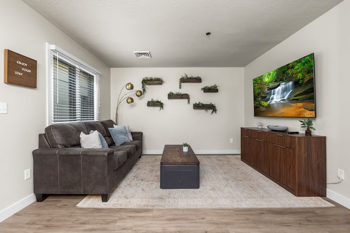 2 Bedroom Cozy Condo Located Downtown Slc! - Salt Lake City, UT