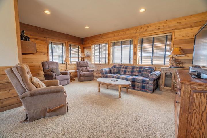 Edgewater #10 , Magnificent Panoramic View Of June Lake Through Lg Picture Window - June Lake, CA