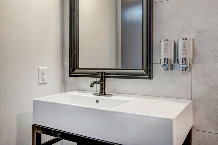 Modern Urban Escape  2x Boutique Units For Groups | Walk To Top Attractions - Silverthorne, CO