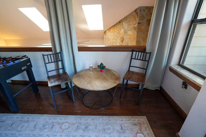 Mountain View, Hot Tub, 1 Private & 1 Loft Bedroom - Medicine Park, OK