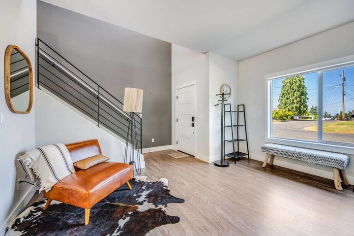 Clean And Modern Central Tacoma Escape - Gig Harbor, WA