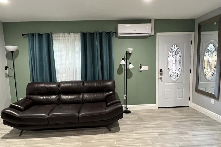Beautiful Private Modern Room With Kitchen And Bathroom. - Odessa, FL