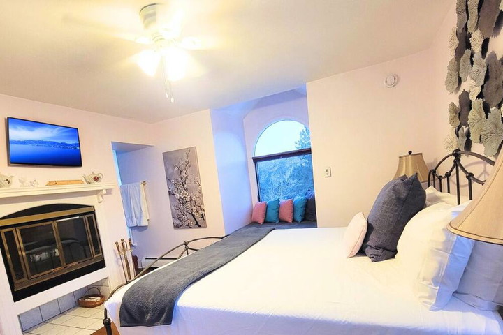 Mountain Rose Suite At Riversong Inn In Estes Park - Riverside In Rocky Mountain National Park - Estes Park, CO