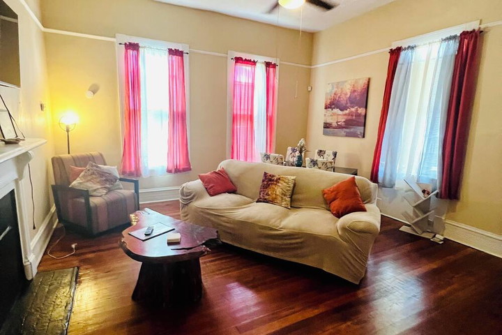 Relax And Escape In This Vibrant Columbus Apartment - Columbus, GA