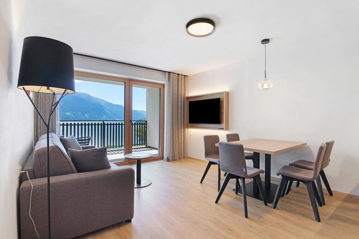 Ferienwohnung 'Residence Froy Wohnung 2' Mit Seeblick, Whirlpool & Frühstück Inklusive - Nauders