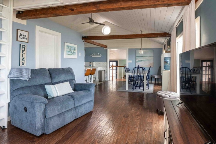 Sunset Retreat Cayuga Cottage W/ Hot Tub - Cayuga Lake- Panoramic Views & Yard. Pet Friendly! - 카유가 호