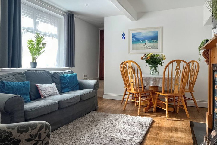 2 Bedroom Accommodation In Taff’s Well, Near Cardiff - Cardiff