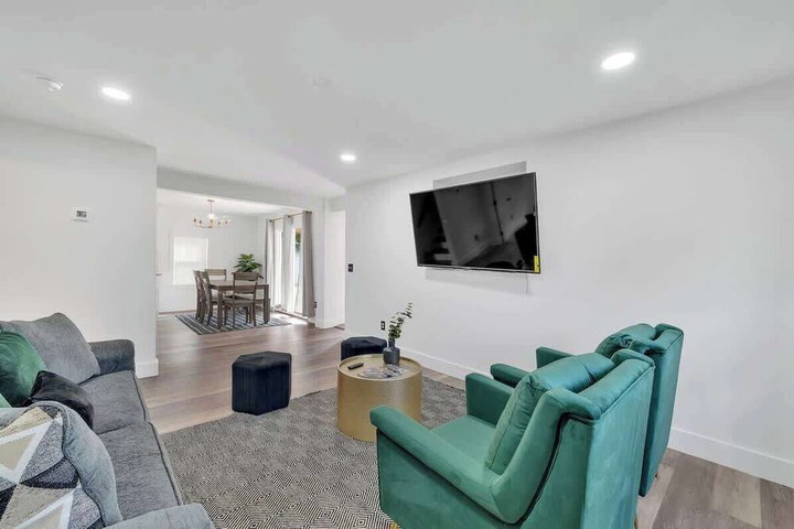 City Chic: Your Ideal Stay - Belmont, NC