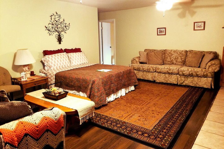 Charming Renowated Downstairs Unit-close To Everything! - Oakhurst, CA
