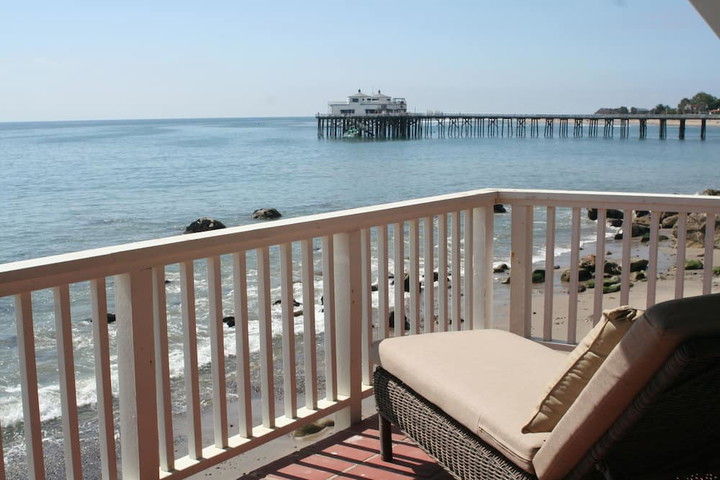 Oceanfront Cottage On Carbon Beach -Sea Lion - Malibu, CA